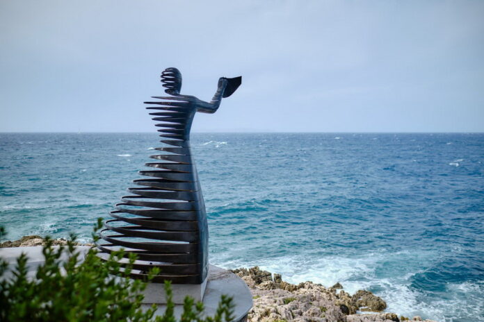 ADDIO: Na Lošinju postavljena skulptura posvećena ženama pomoraca ...